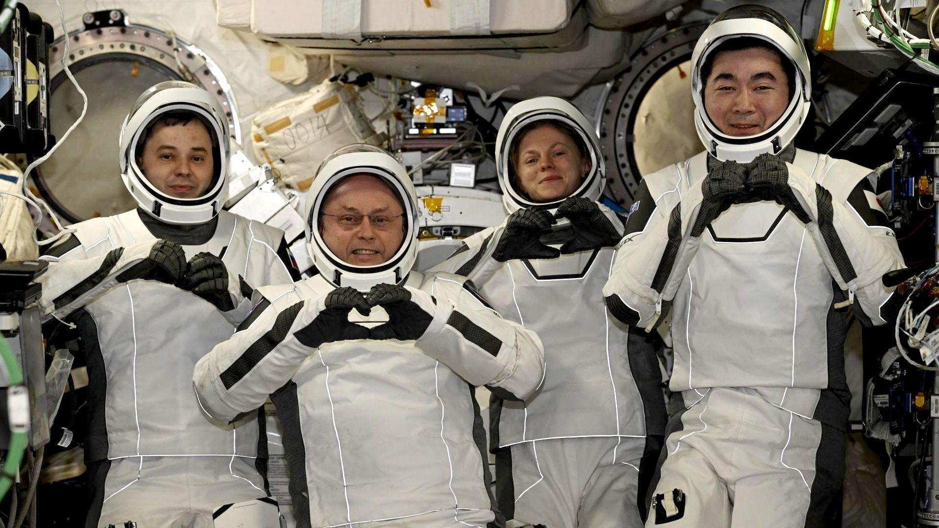 Watch as Nasa astronauts about to splash down after medical evacuation ...