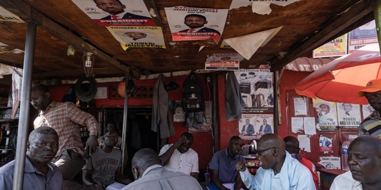 Bobi Wine face à Yoweri Museveni : en Ouganda, un double scrutin sous ...