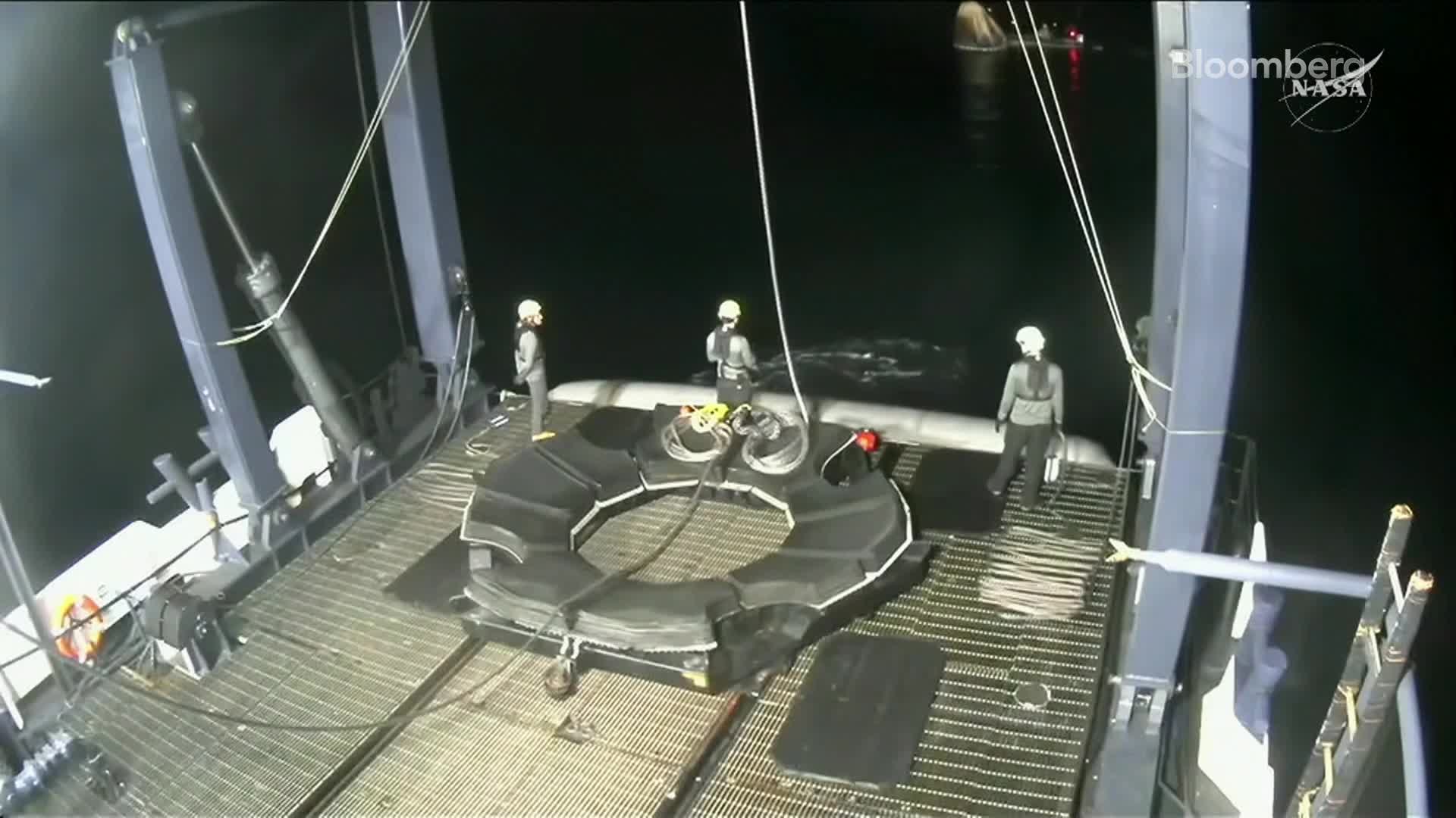SpaceX capsule containing ISS astronauts splashes down