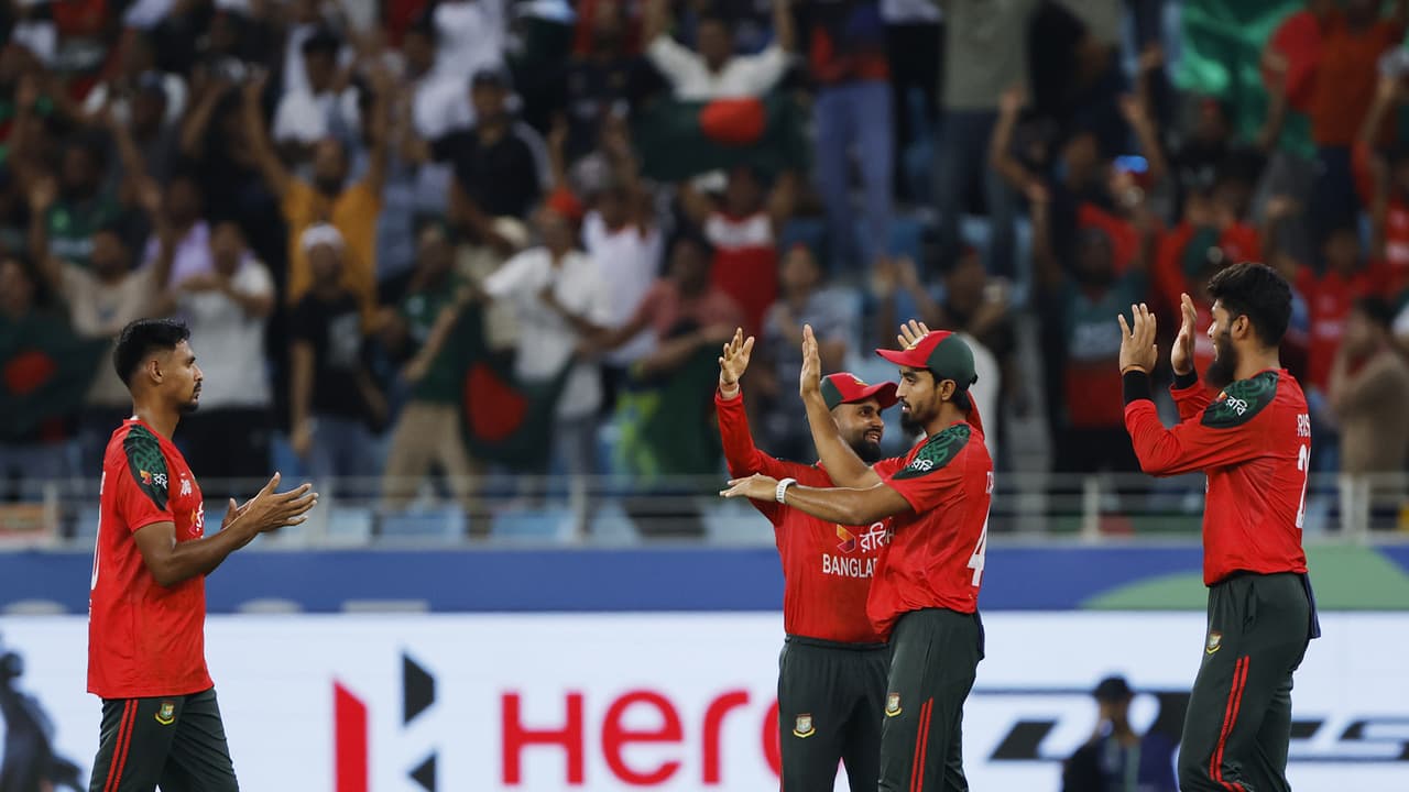 Bangladesh cricket crisis: Players boycott BPL match, want official out