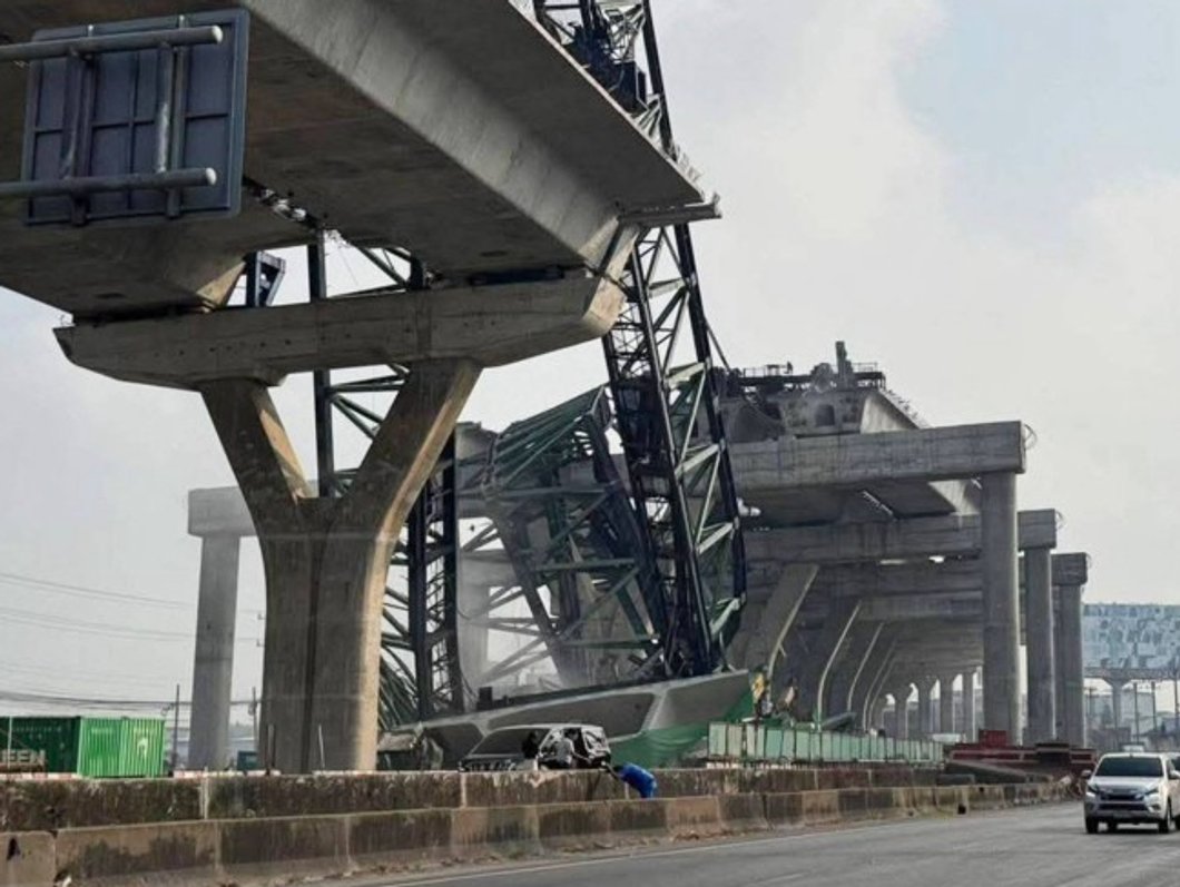 Construction crane collapses onto highway: Two people killed