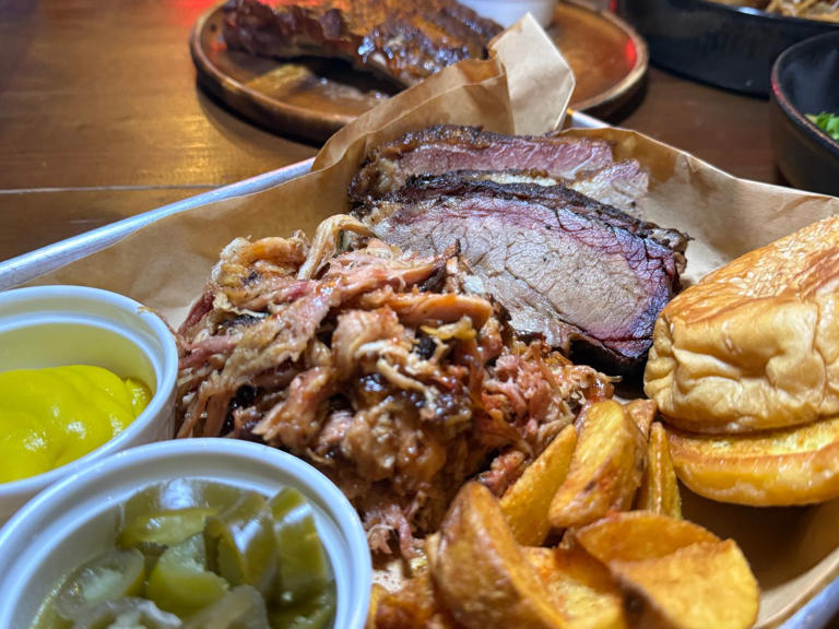 พาชิลล์ Underdog Micro Brewery อาหารสไตล์ American BBQ และคราฟต์เบียร์ ...