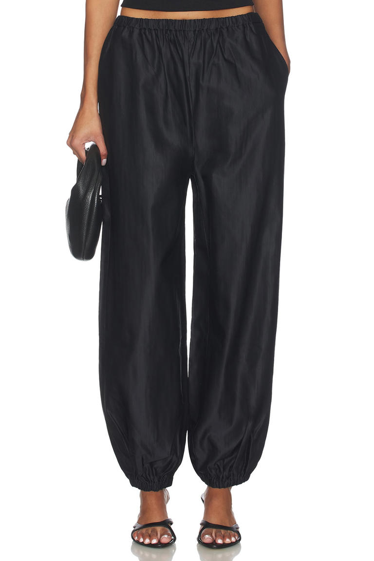 Skirts and dresses are nice, but in 2026, these 6 pant trends will ...