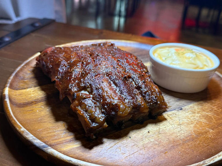 พาชิลล์ Underdog Micro Brewery อาหารสไตล์ American BBQ และคราฟต์เบียร์ ...