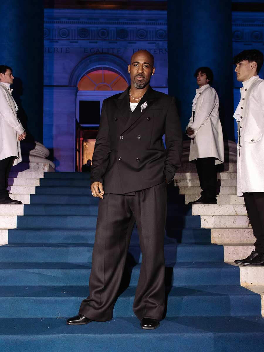 Luke Thompson, Yerin Ha and more arrive at Bridgerton season 4's ...