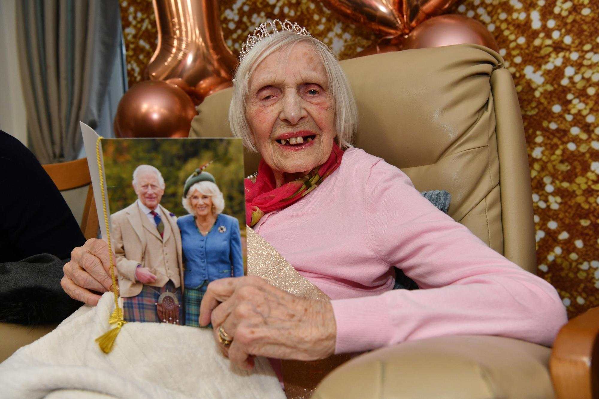 100-year-old Londoner says 'music and dancing' are the secrets to a ...