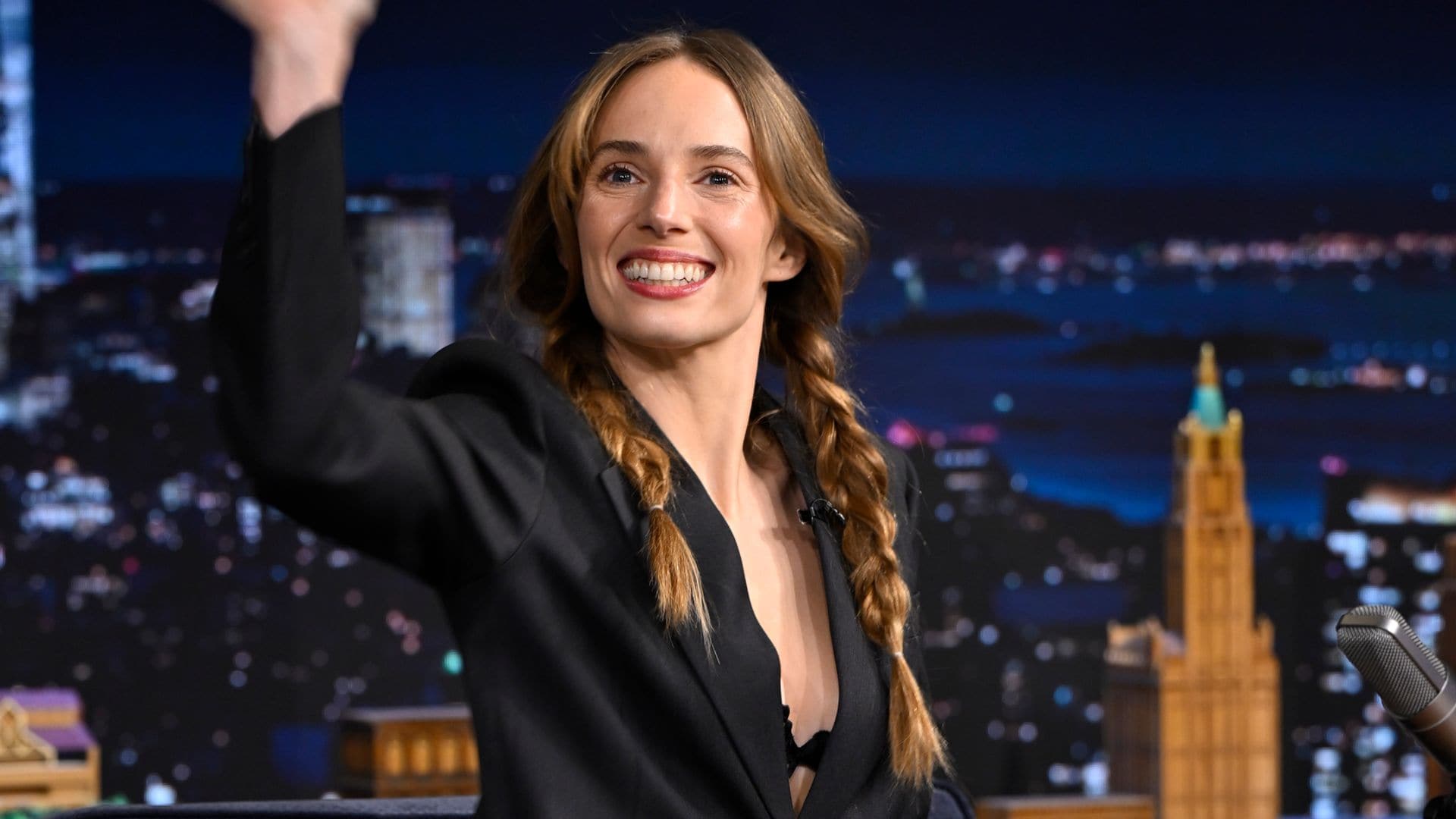 Si tu pelo es fino, tienes que probar este truco de Maya Hawke para dar ...