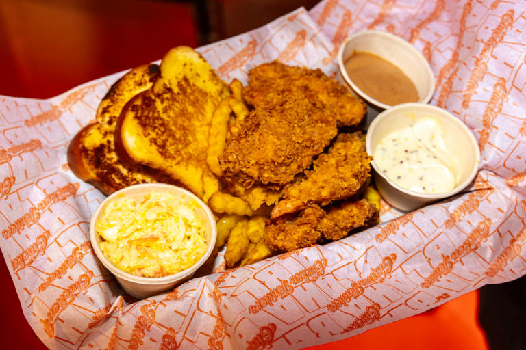 A nagyi is megirigyelné – rántottcsirkéző nyílt a Blaha Lujza térnél ...