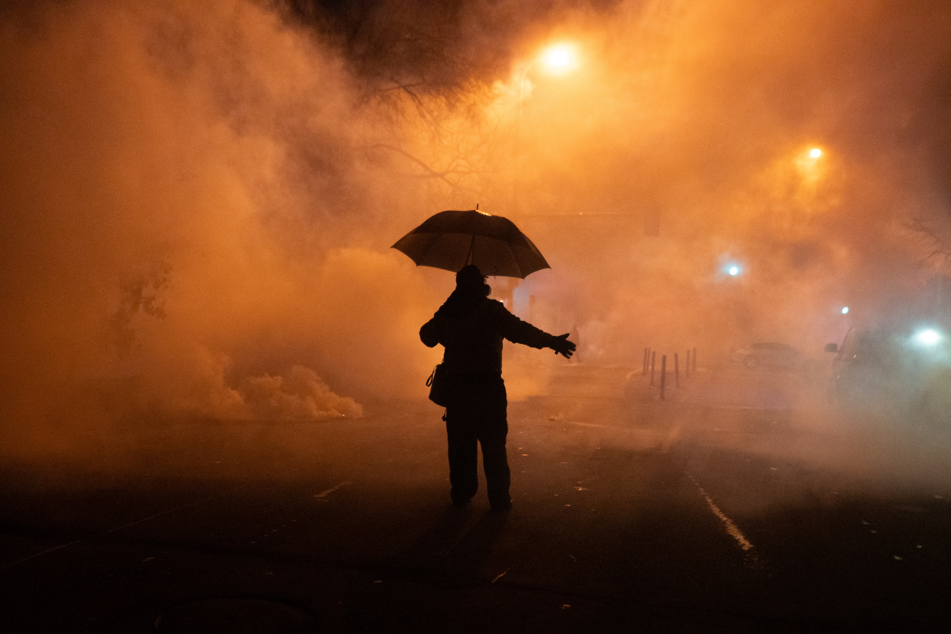 Ancora tensioni a Minneapolis, agente spara e ferisce un immigrato