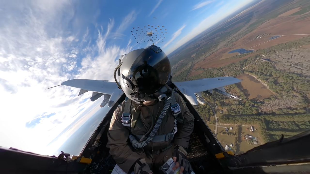 Watch this jet shake the sky with its main weapon