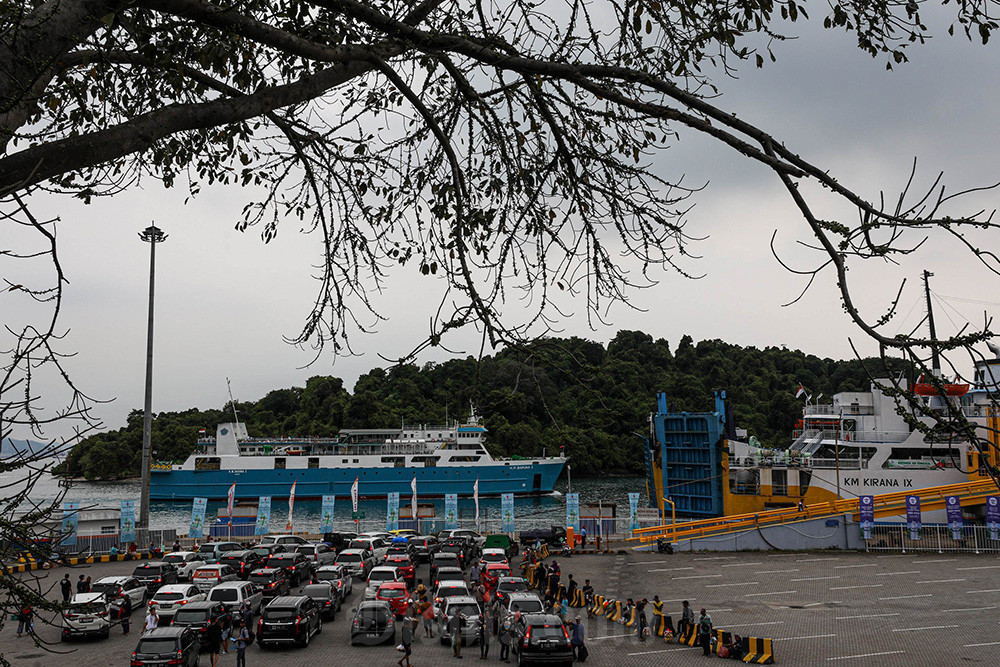 Evaluasi Nataru 2025/2026, Kemenhub temukan penumpukan kendaraan di ...