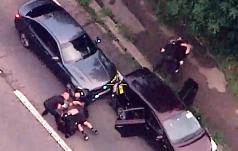 Dramatic moment cops ram taxi carrying 'drug cartel' leaders