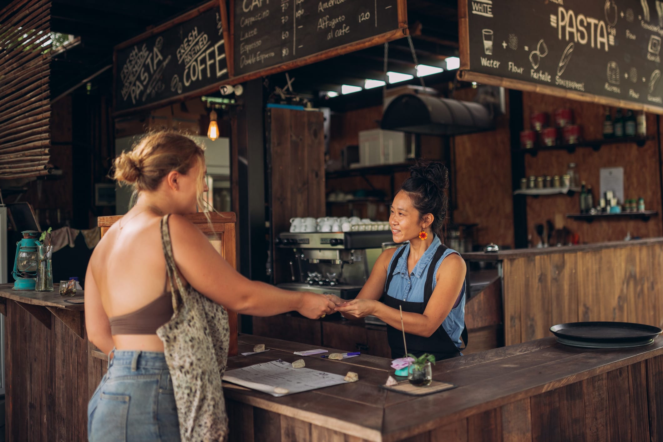 Zoveel fooi geef je op reis: fooien per land uitgelegd