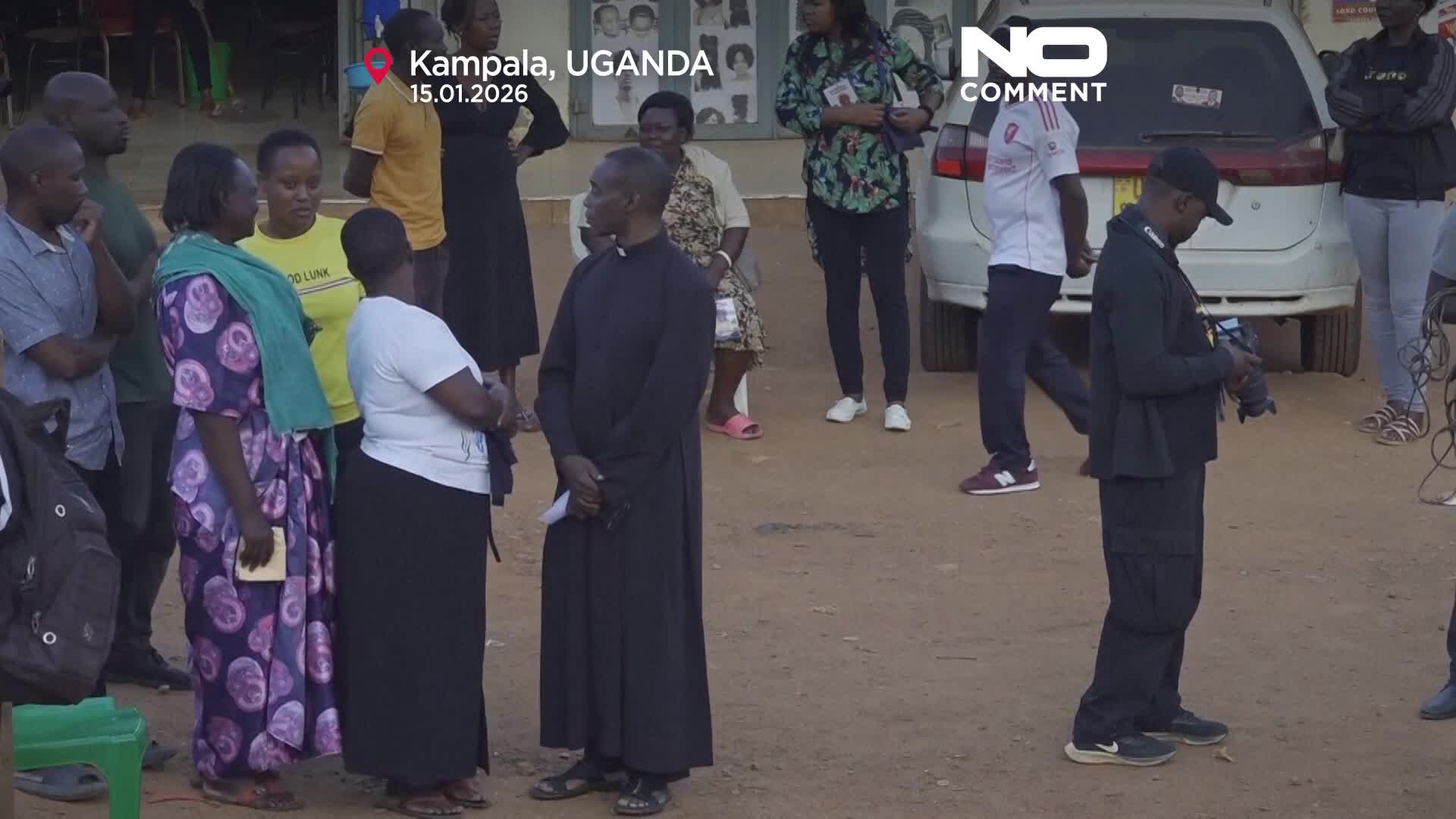 Uganda vota em presidenciais tensas com a internet cortada