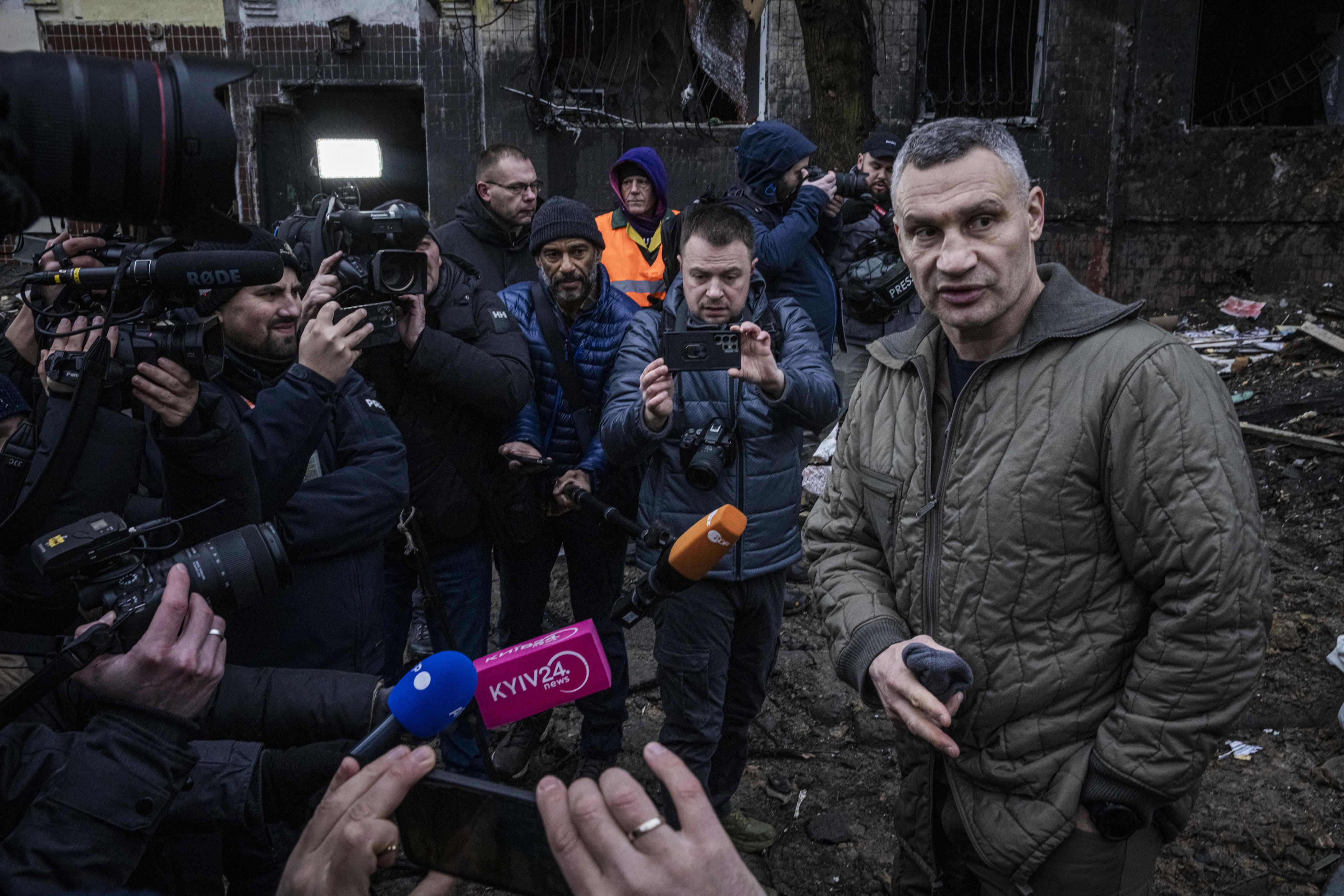 Zelensky slams Kyiv officials as residents lose power in below-freezing ...