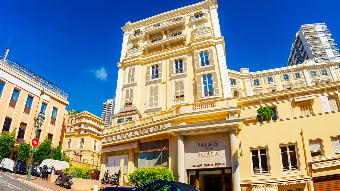 Passeando pelo distrito de luxo de Monte Carlo