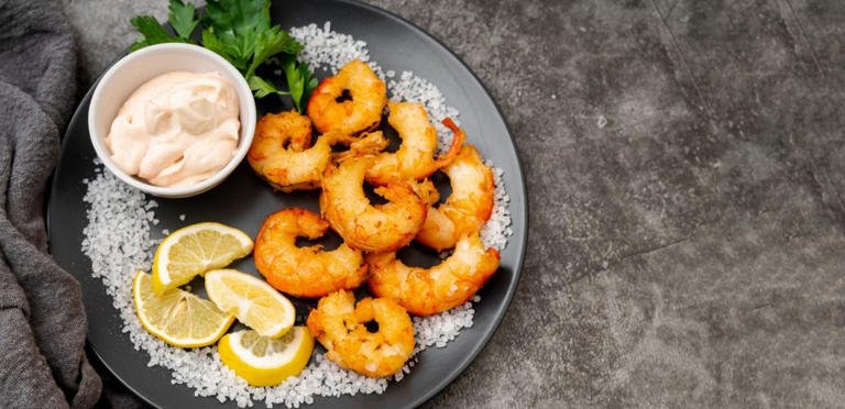 لماذا يصبح الروبيان مطاطيًا؟ الخطأ ليس في التوابل