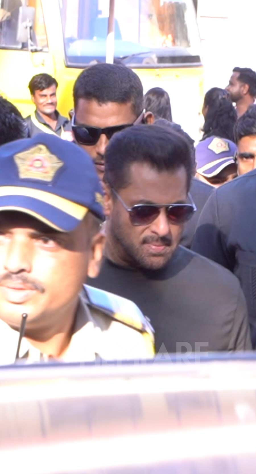 Photos: Salman Khan arrives to cast his vote for BMC elections 2026