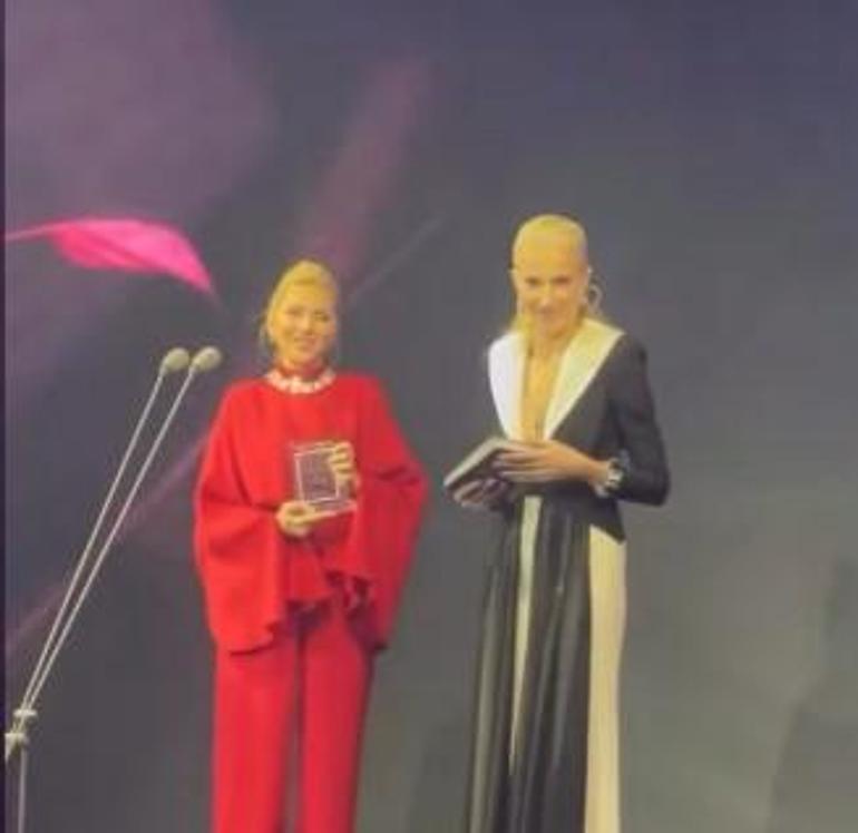 Arzu Sabancı ve Hande Erçel pişti oldu! O anlar sosyal medyada çok ...