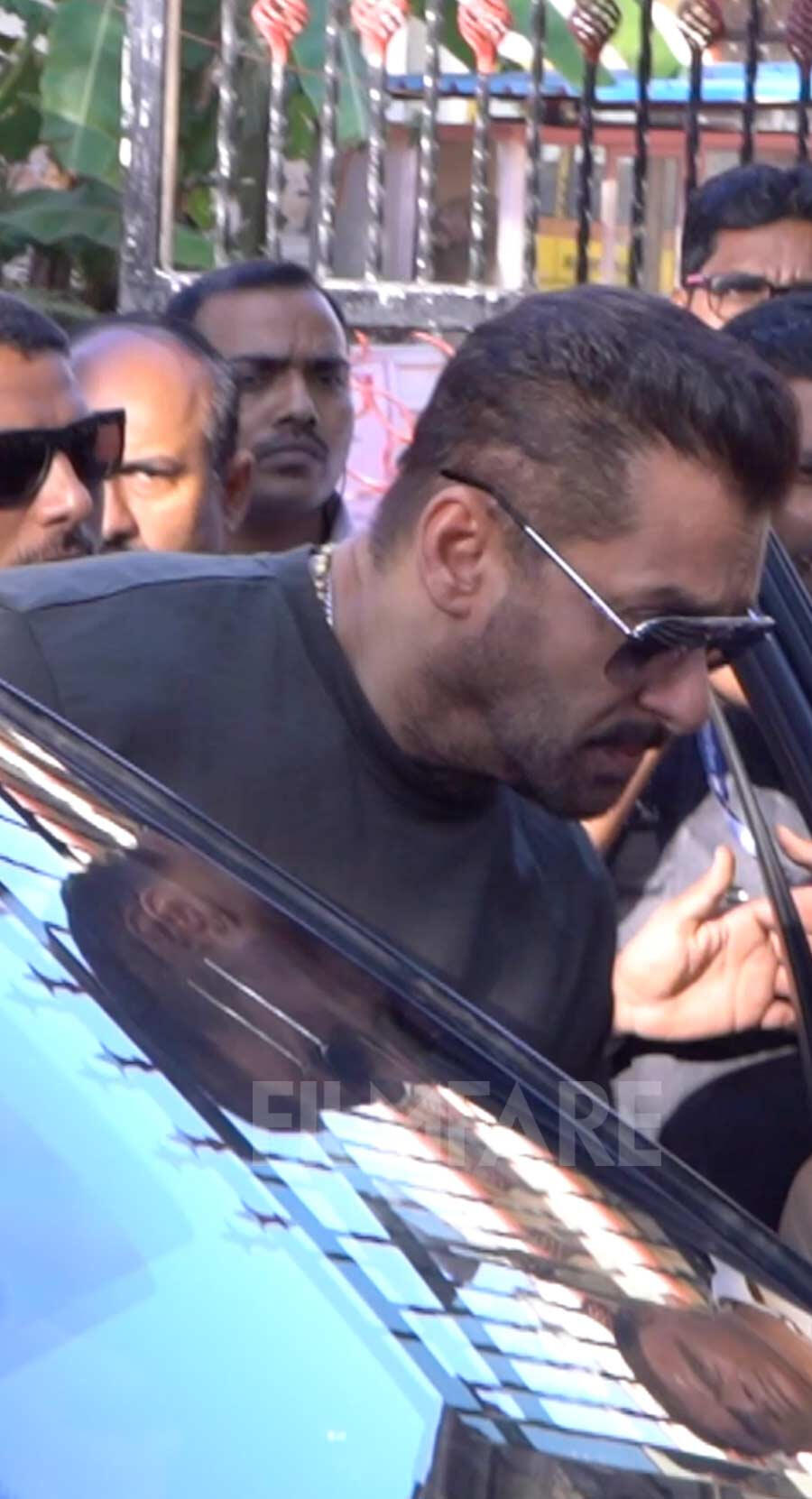 Photos: Salman Khan arrives to cast his vote for BMC elections 2026