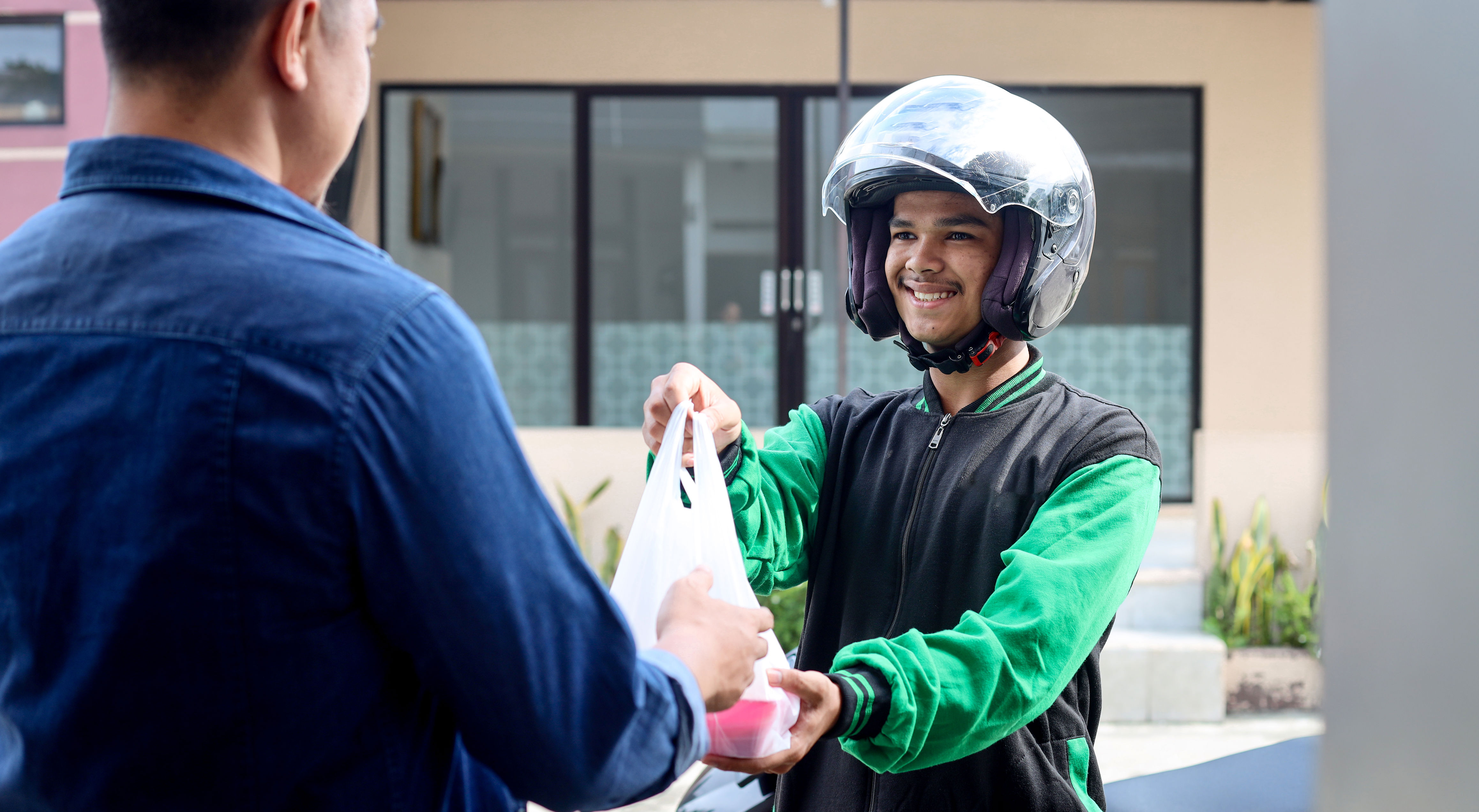 New law forces food delivery apps to give full refunds in this 1 state ...