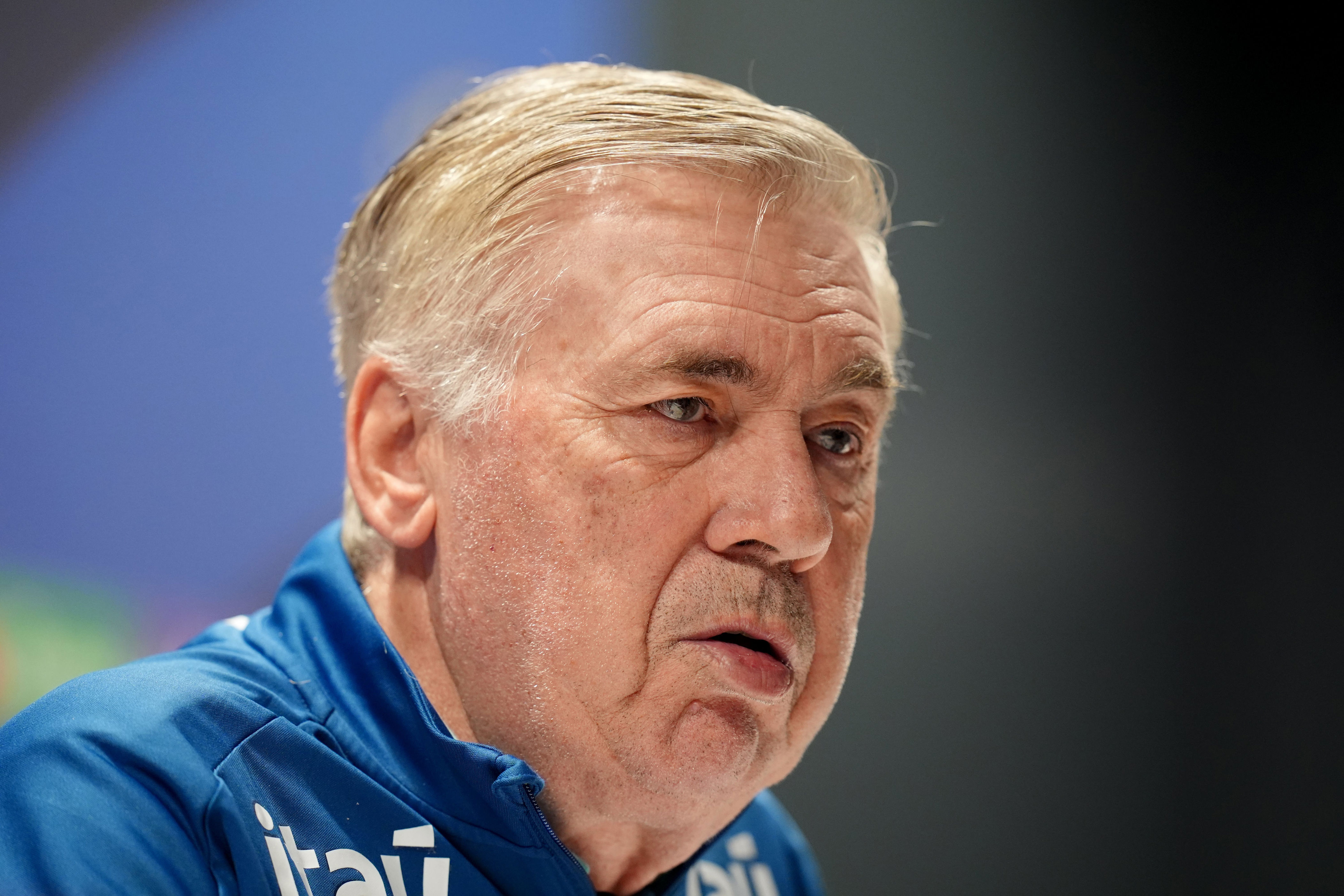 Gary Neville: Man Utd can't consider keeping Michael Carrick at helm ...