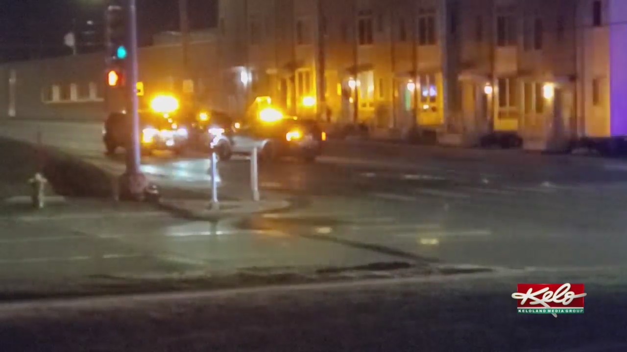 Car crashes into downtown SF crosswalk pole