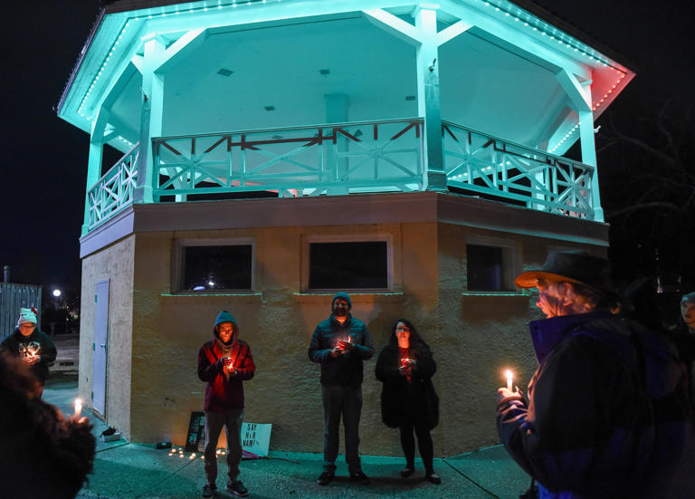 Candlelight vigil held for Renee Nicole Good in Salisbury