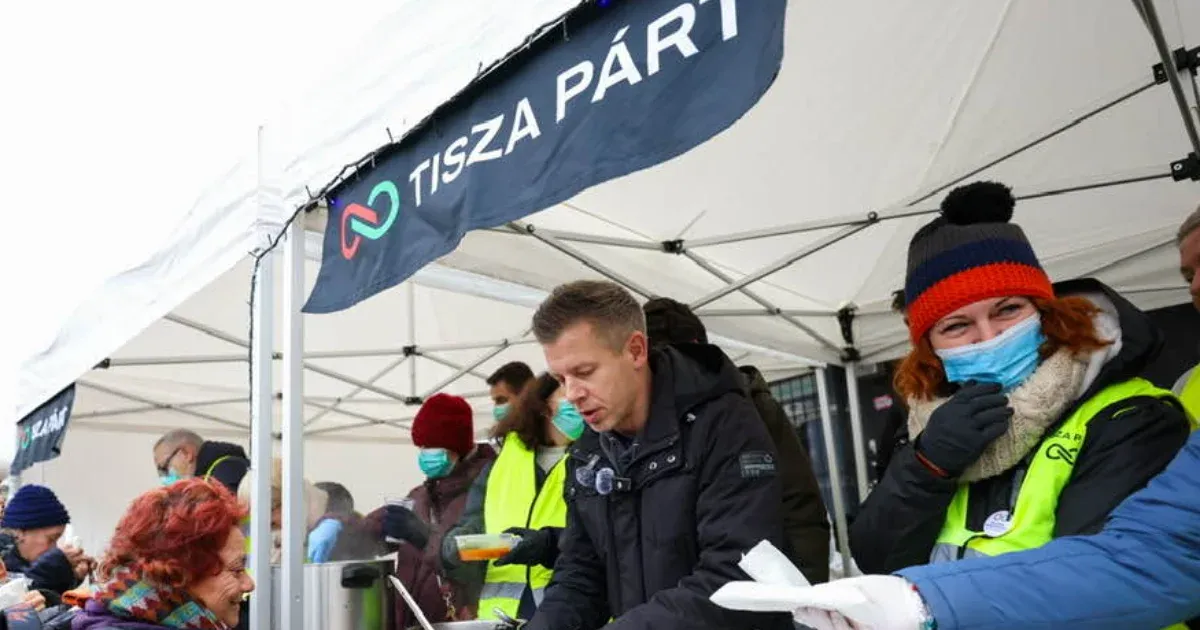 Magyar Péter szerint felrúgták a Tisza pultját és fojtogatták az egyik ...