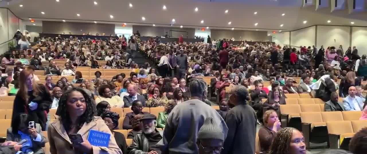 Kamala Harris brings book tour to reopened Thalia Mara Hall