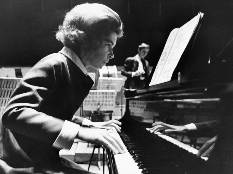 Adiós a Irene de Grecia, la princesa rebelde que compraba en el ...