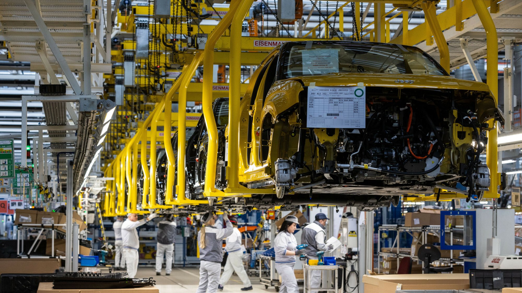 Produkcja aut w Polsce spada w dramatycznym tempie. Branża pod presją