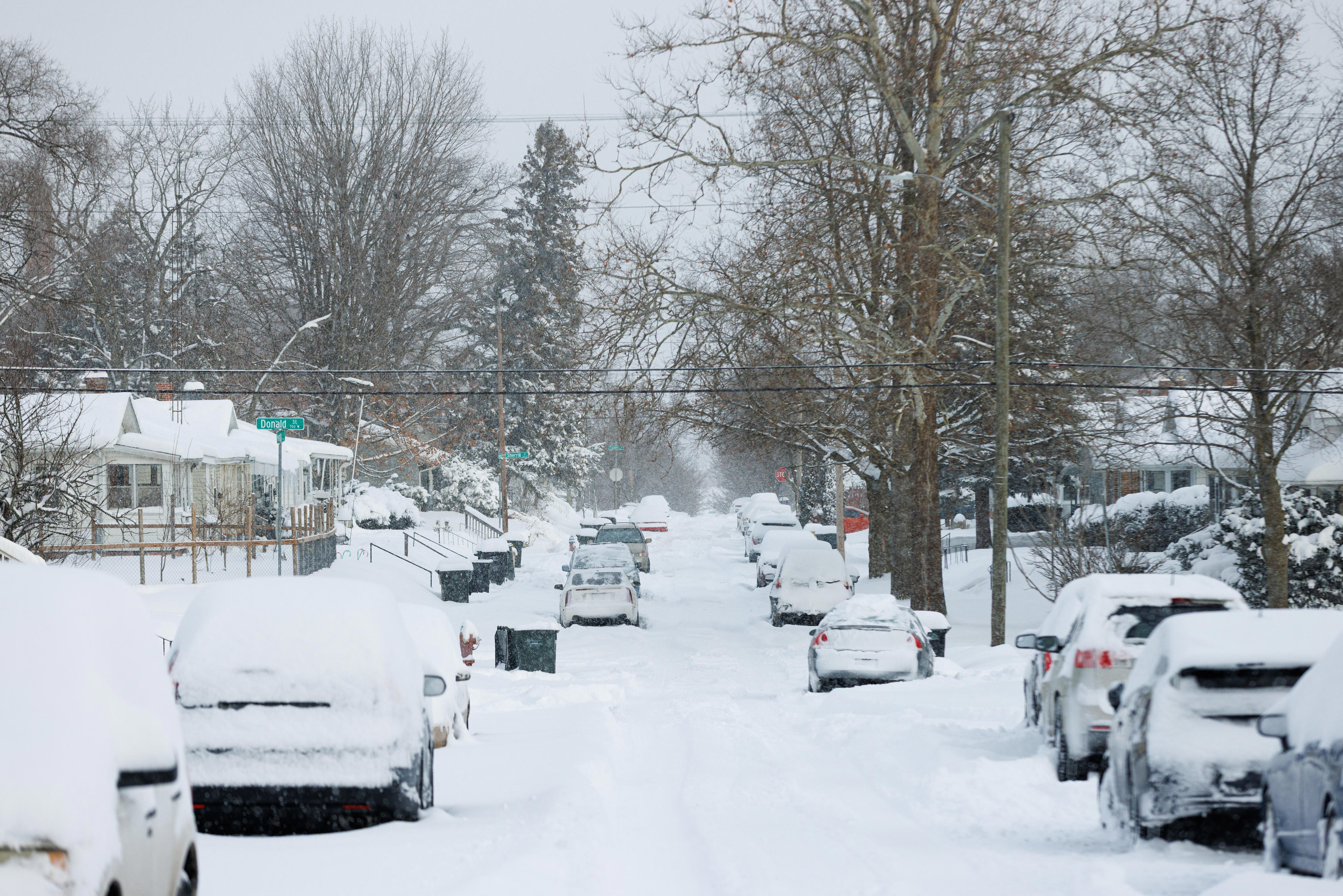 Live updates: Heavy snow causes delays, closings in South Bend region