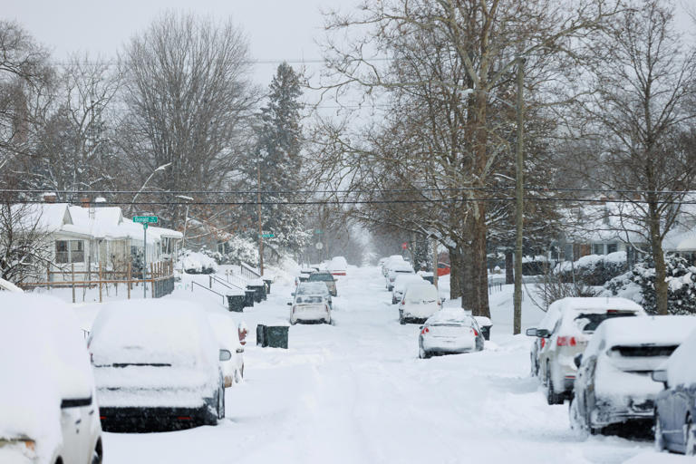 Heavy snow causes delays, closings in South Bend region