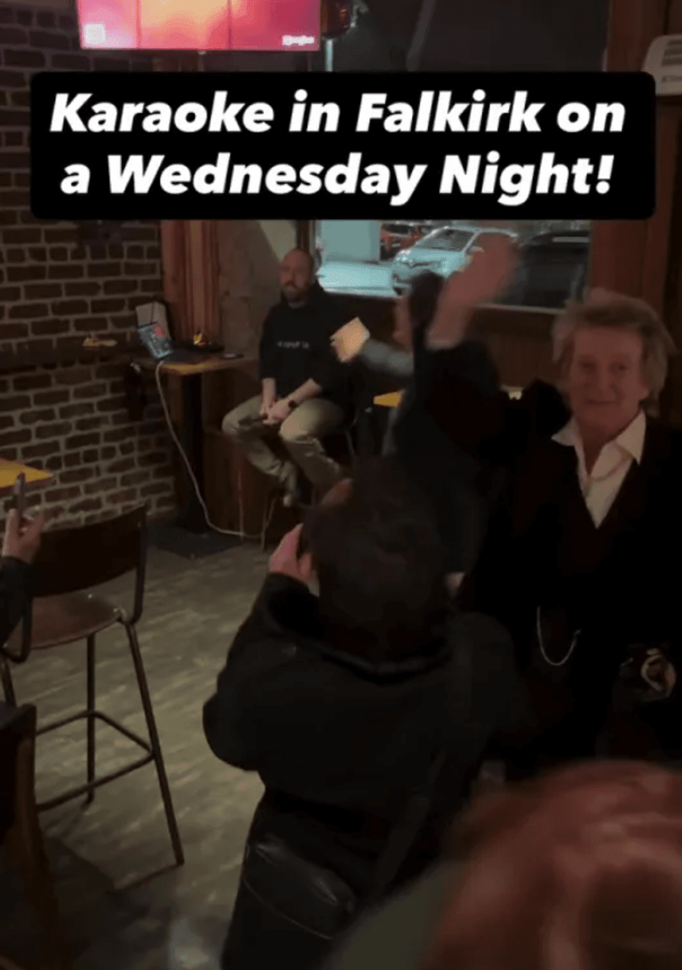 Sir Rod Stewart, 81, delights fans with surprise gesture as he performs ...