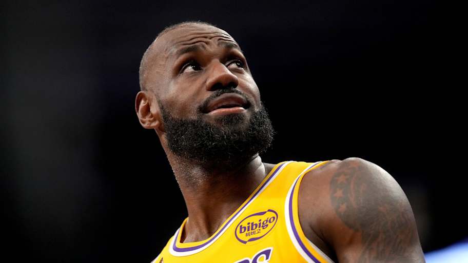LeBron James’ shoes send a bold message at USC