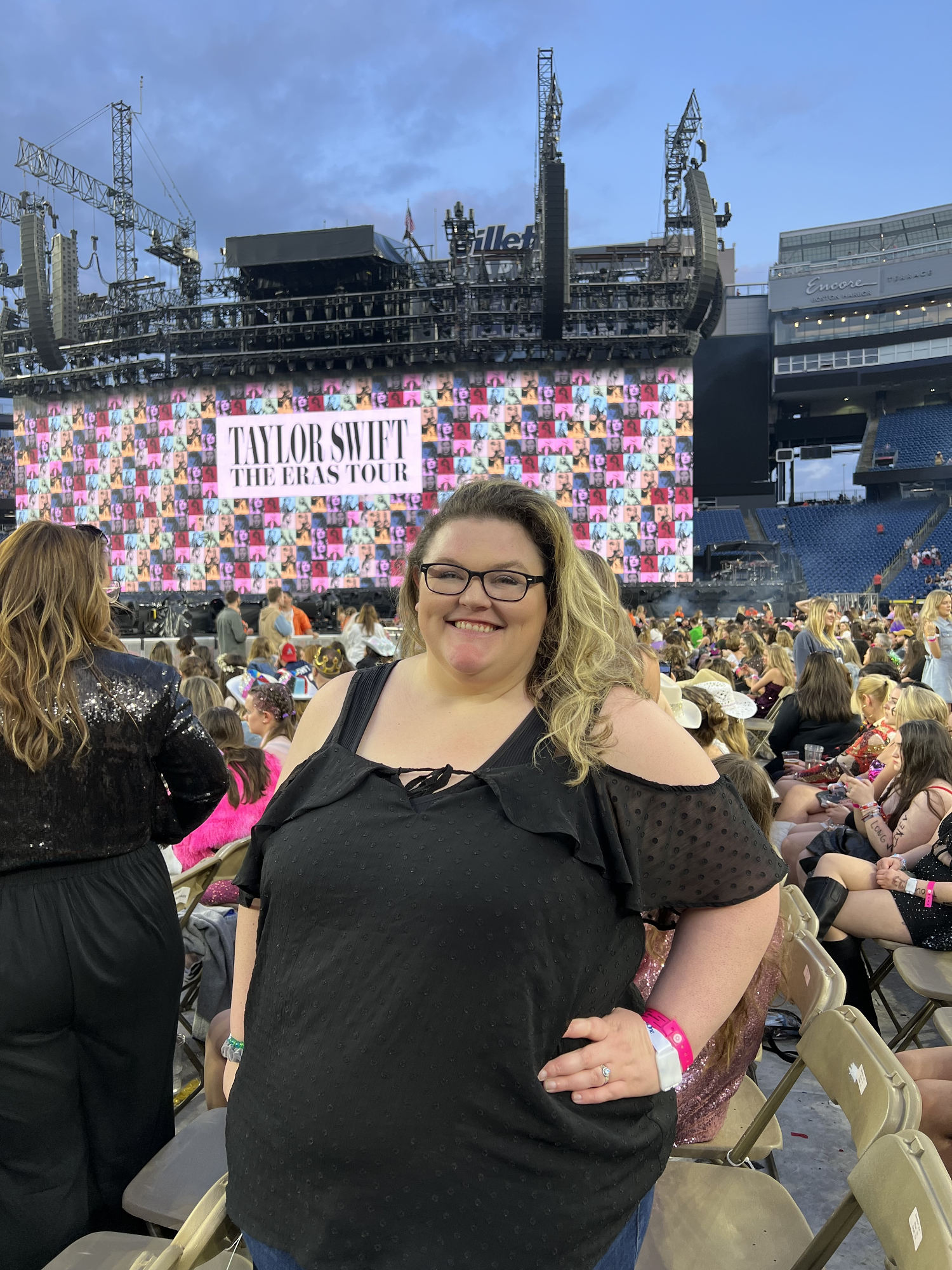 Swiftie loses 100 pounds after hitting 'rock bottom' at Taylor Swift ...