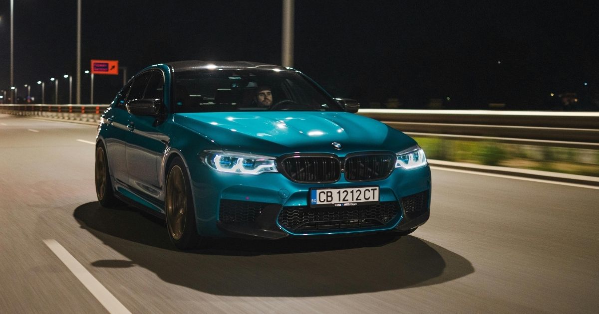 Les policiers flashent une BMW à 165 km/h au lieu de 70!