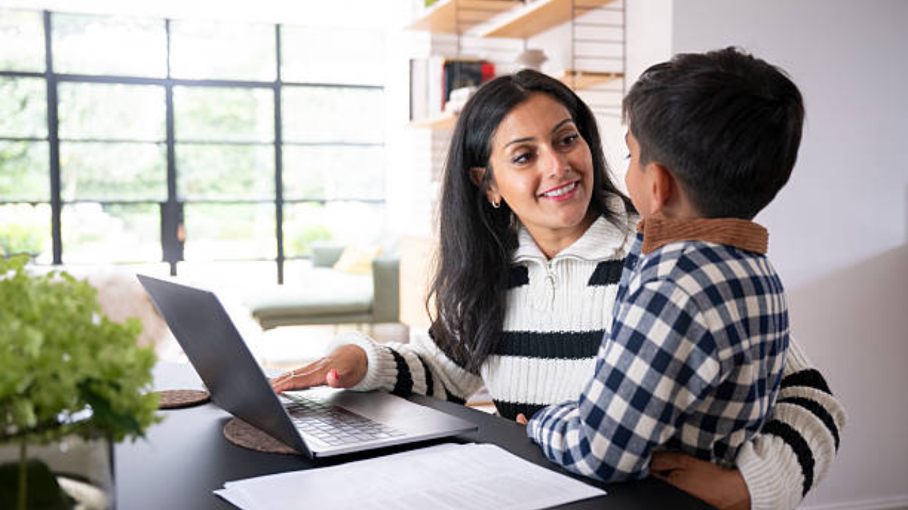 Should schools regulate students’ screen time?