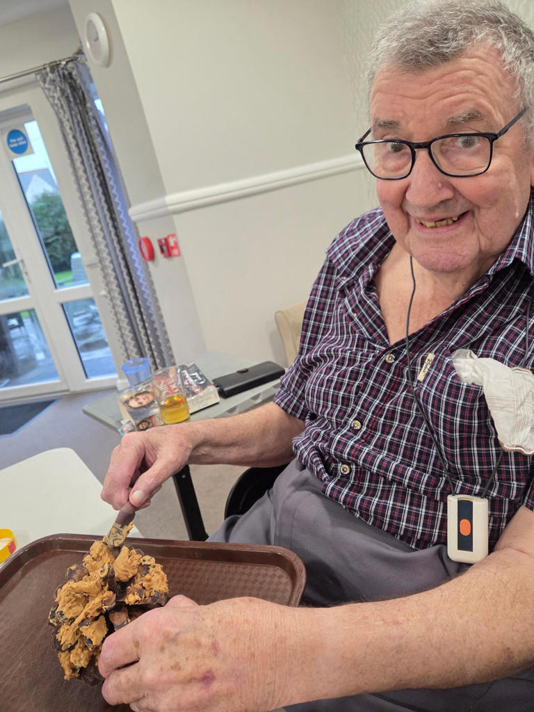 Residents at Polegate care home prepare for RSPB Big Garden Birdwatch