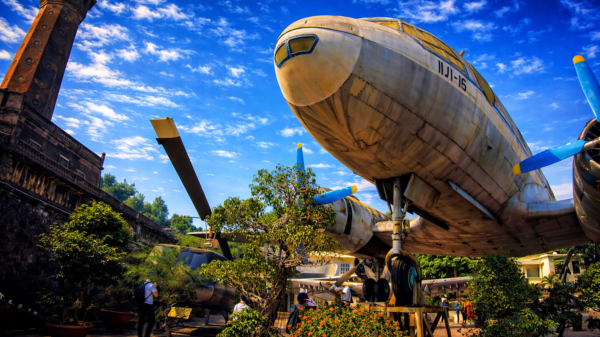 ¿Por qué hay este enorme avión antiguo en el centro de Hanói?
