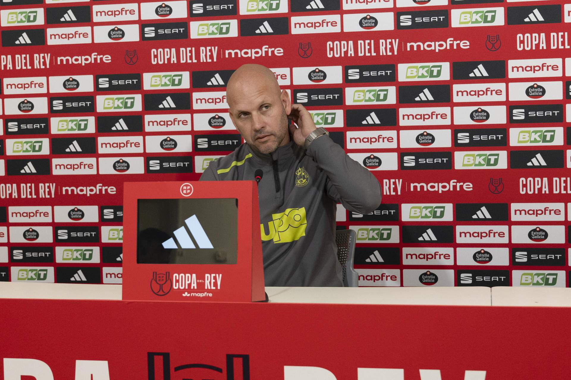 La lamentable insinuación del entrenador del Racing de Santander en la ...