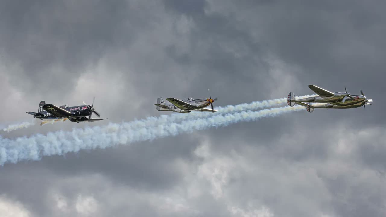 Watch these WWII iconic jets form up