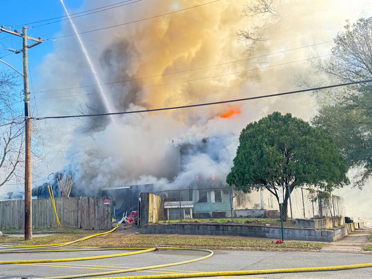Shreveport man runs inside house during a fire to save his pet