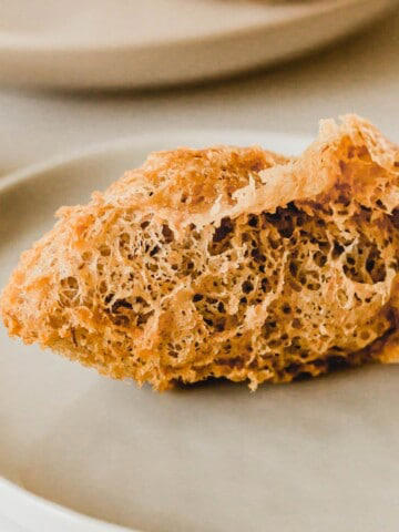 Steamed taro cake (芋頭糕)