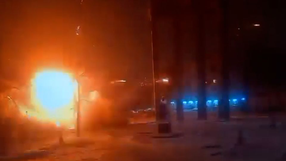 Woman in Ukraine carries on working after explosion