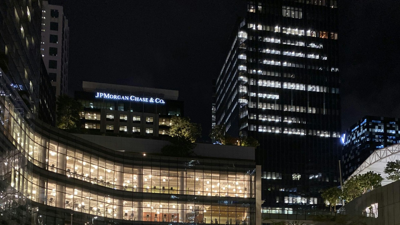 Big banks gear up for war to protect their credit card empires