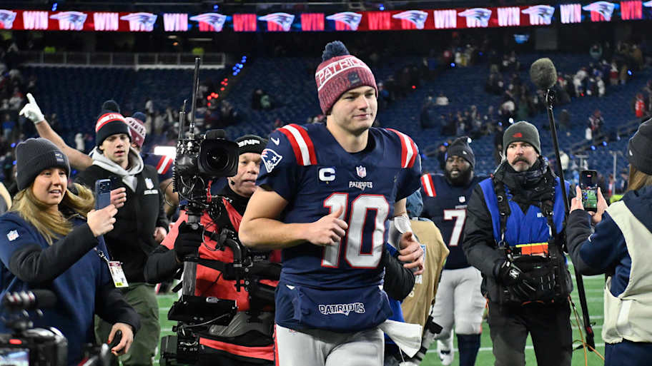 Drake Maye’s wife Ann Michael rocks Patriots-colored fit for Texans ...