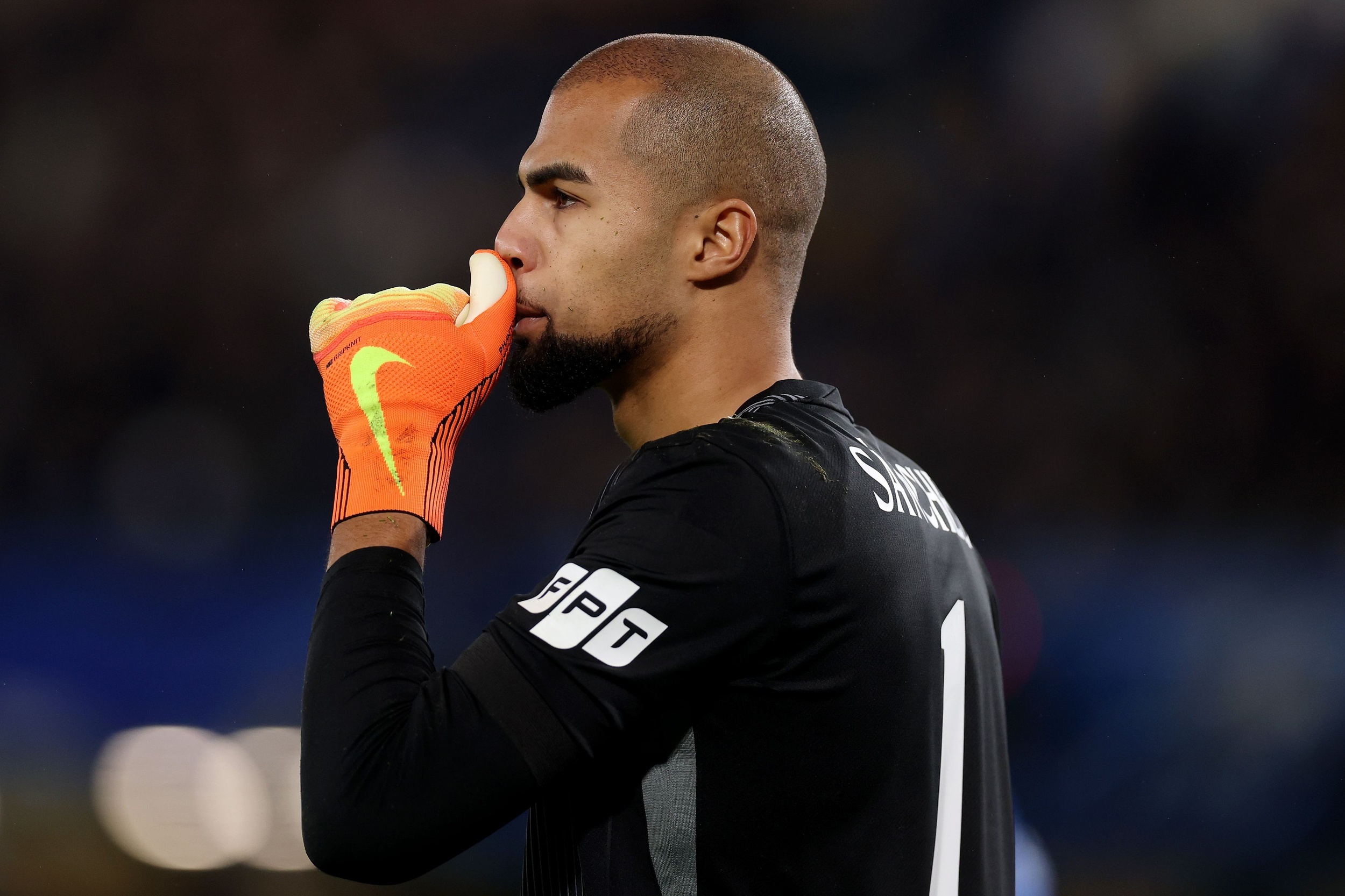 Sky Sports pundit slams 'bag of nerves' Chelsea star for Arsenal ...