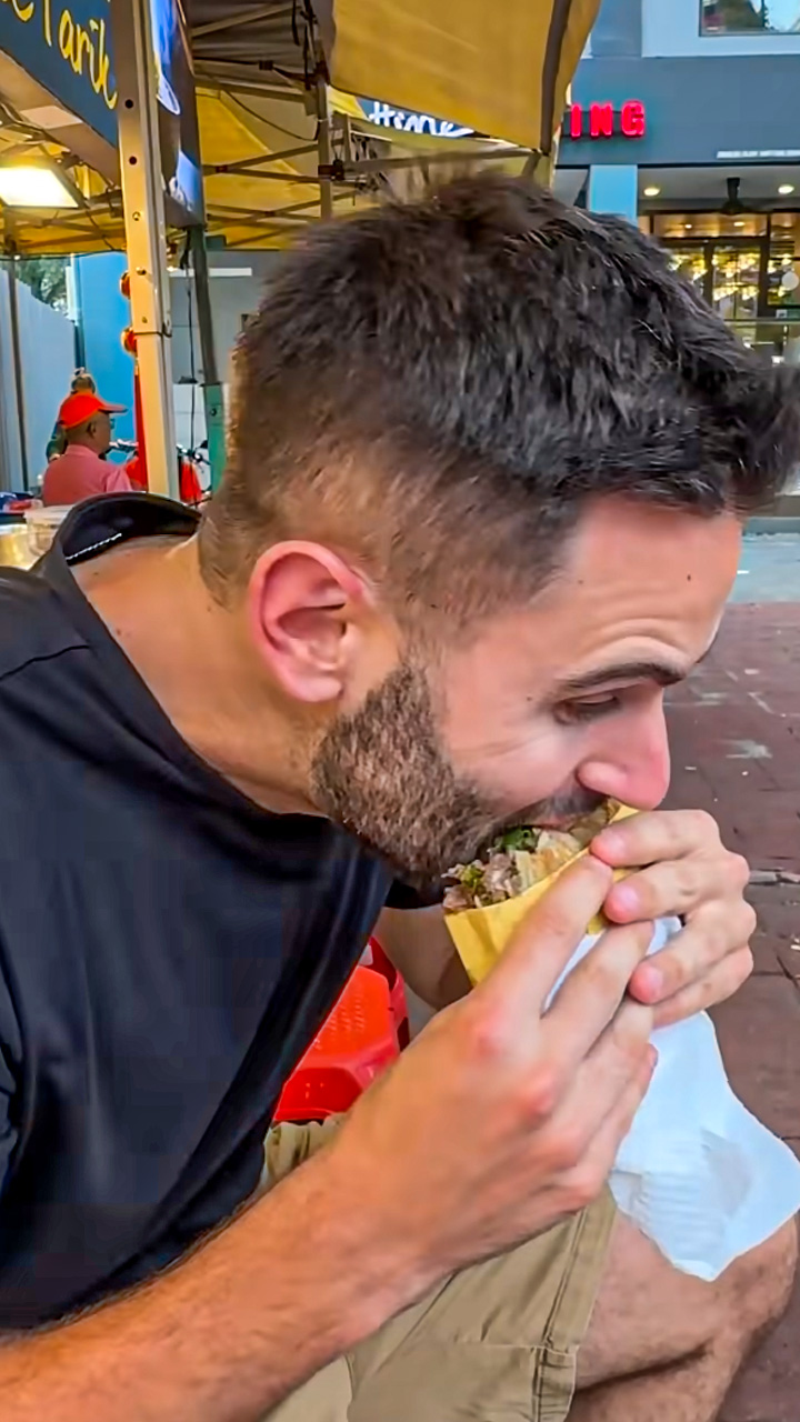 Best Malaysian street food in Kuala Lumpur – a delicious urban food tour